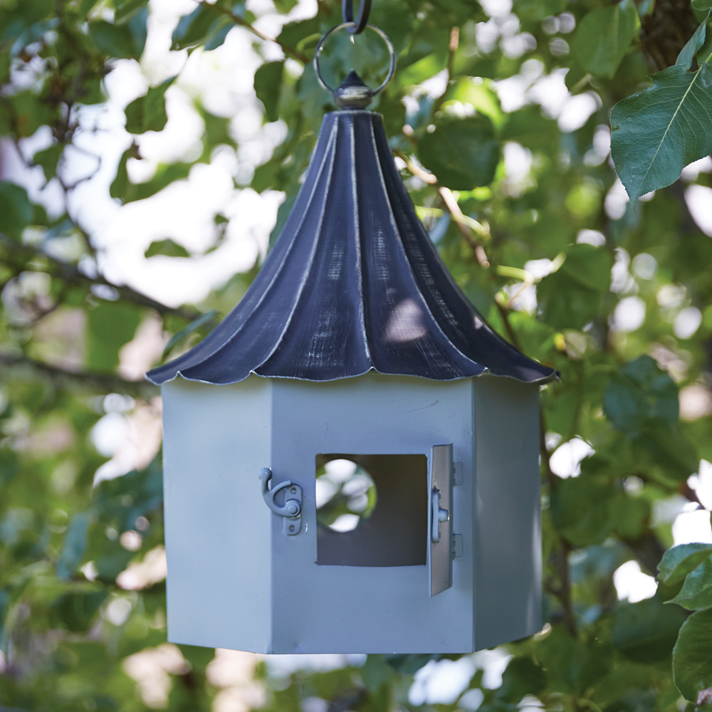 Queen Victoria Birdhouse | CTW Home Collection